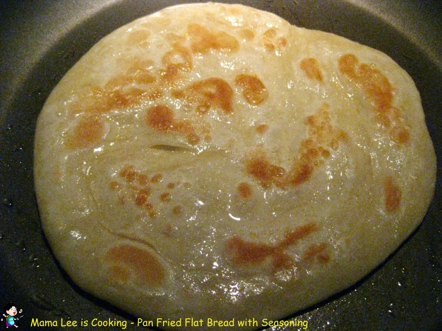 Pan Fried Flat Bread with Seasoning – Mama Lee is Cooking （咱家小饭桌）
