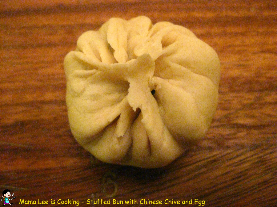 Stuffed Bun with Chinese Chive and Egg – Mama Lee is Cooking （咱家小饭桌）
