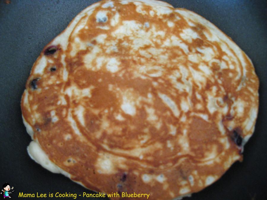 Pancake with Blueberry – Mama Lee is Cooking （咱家小饭桌）